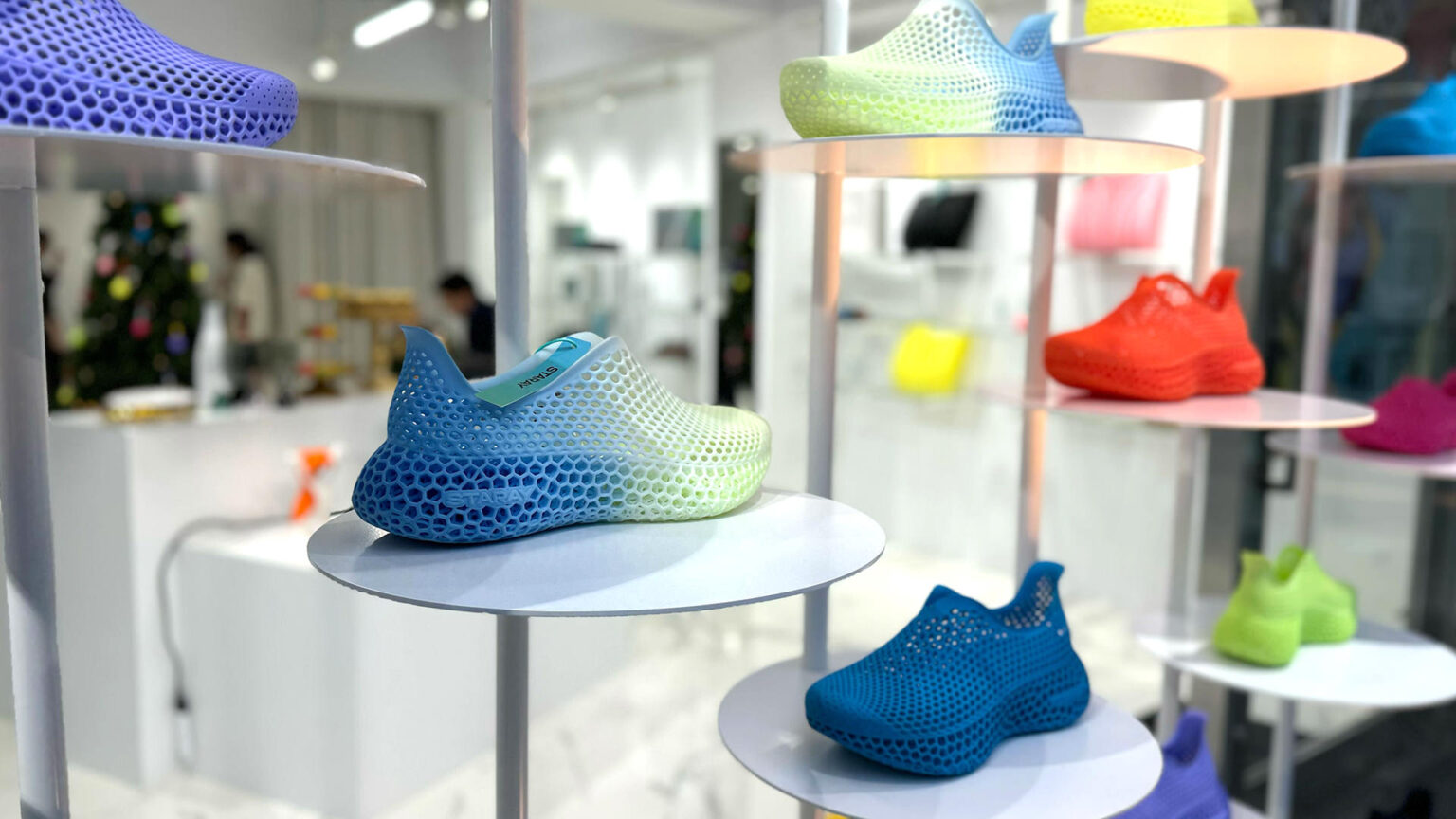 3Dプリント製シューズ「STARAY」実店舗オープン | 3DP id.arts