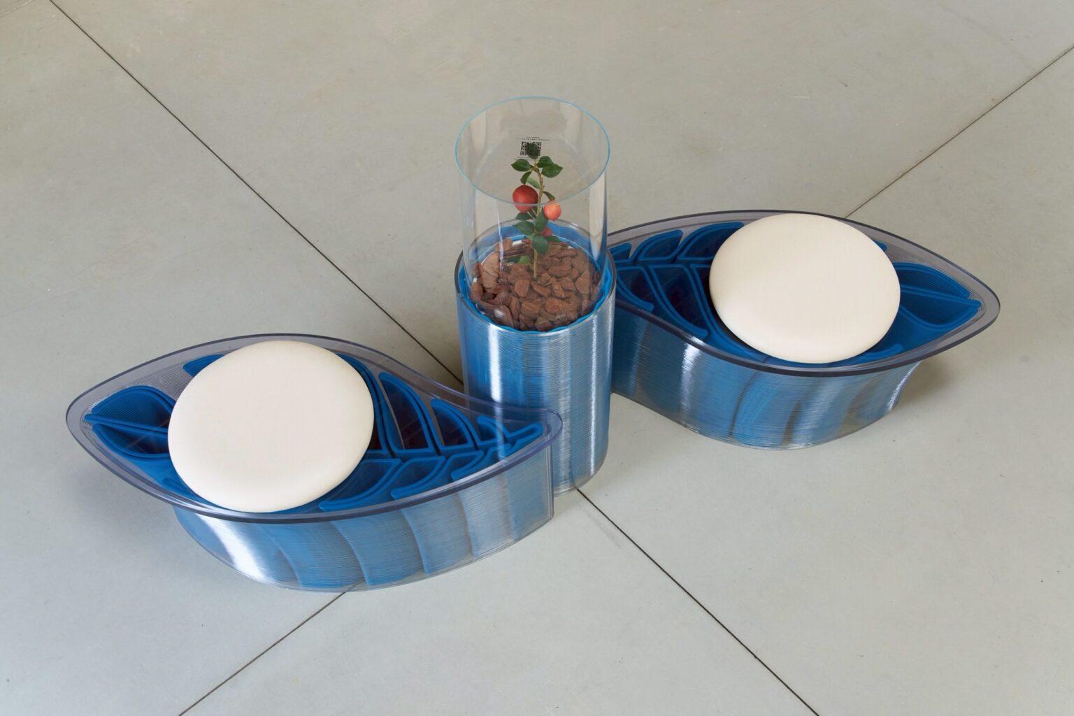 大阪万博に登場したCO₂吸着3Dプリンタ製ベンチ | 3DP id.arts